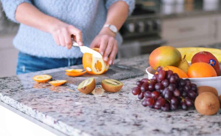 Tips to Save Money Grocery Shopping - Amora V Lifestyle